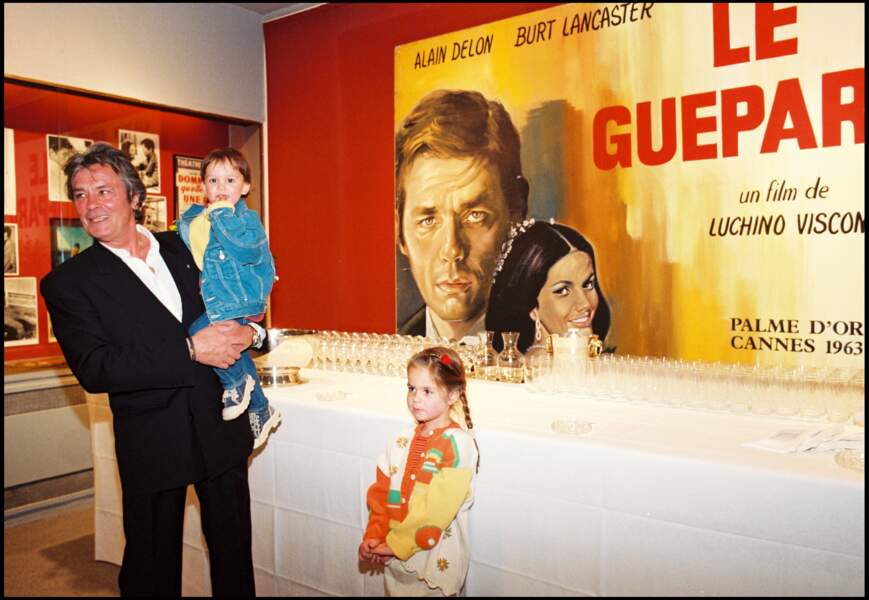 Alain Delon : qui sont ses enfants Ari Boulogne, Anthony, Anouchka et ... Alain Delon : qui sont ses enfants Ari Boulogne, Anthony, Anouchka et ...
