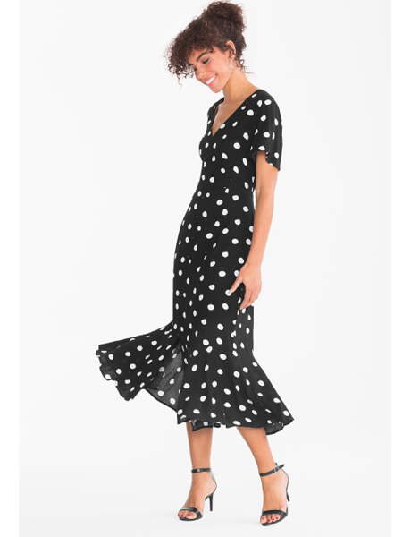 Robes : les 20 plus belles tenues pour sublimer votre forte poitrine ...