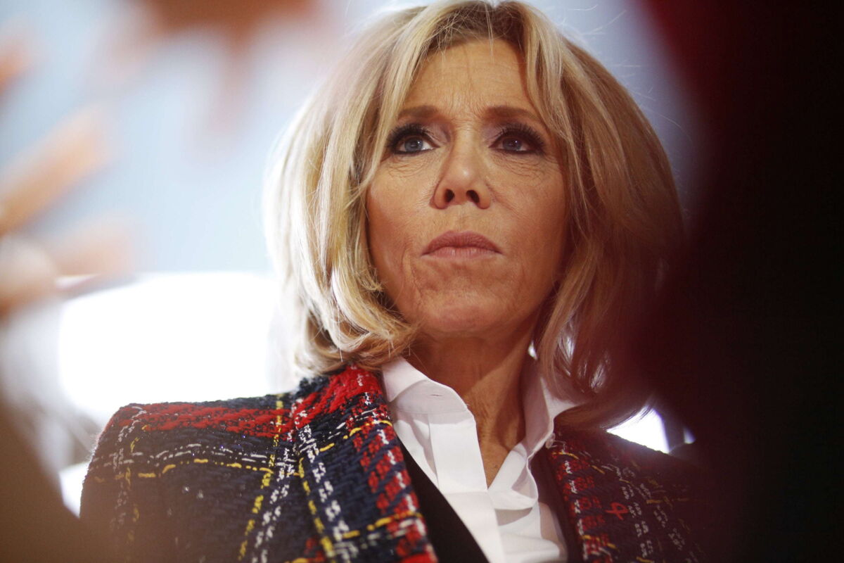 Brigitte Macron ultra tendance en Balmain pour une visite à l’hôpital ...