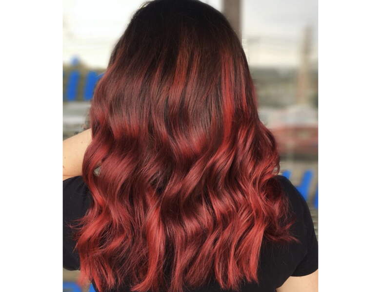 Coloration rouge : tout savoir sur cette couleur ultra tendance - Femme ...