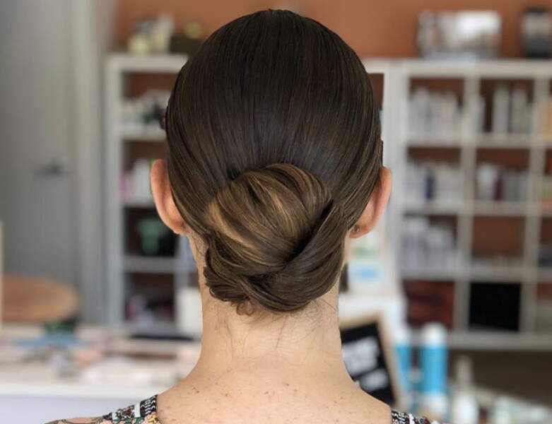 20 idées de "sleek bun", le chignon bas tendance du moment - Femme Actuelle