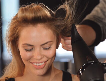 Les secrets d’un brushing réussi : Femme Actuelle Le MAG