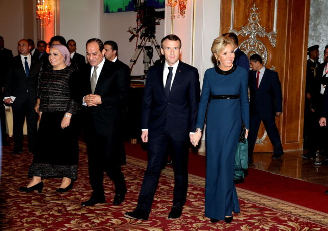 PHOTOS - Brigitte Macron, renversante dans une robe longue fendue ...