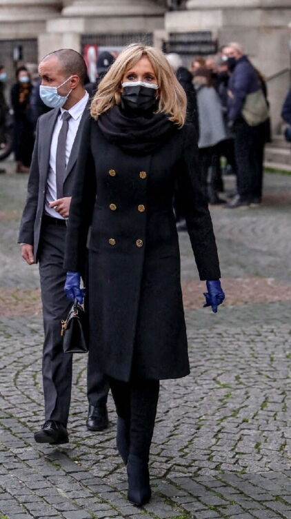 Brigitte Macron fan de la nouvelle forme de sac qui fait fureur (canon ...