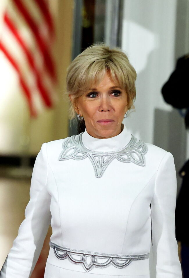Brigitte Macron : sublime avec une coiffure très chic et cet accessoire ...