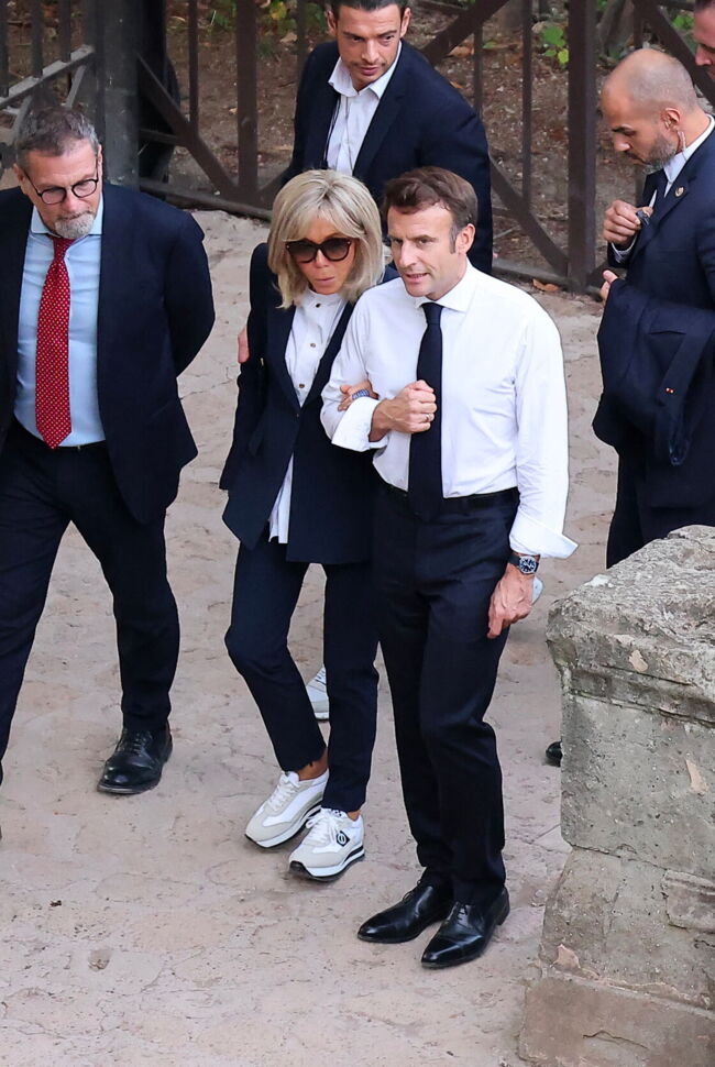 Brigitte Macron : découvrez ses baskets fétiches (et d'une marque ...