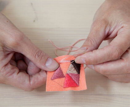 Comment fabriquer une broche brodée ? L'explication en images : Femme ...