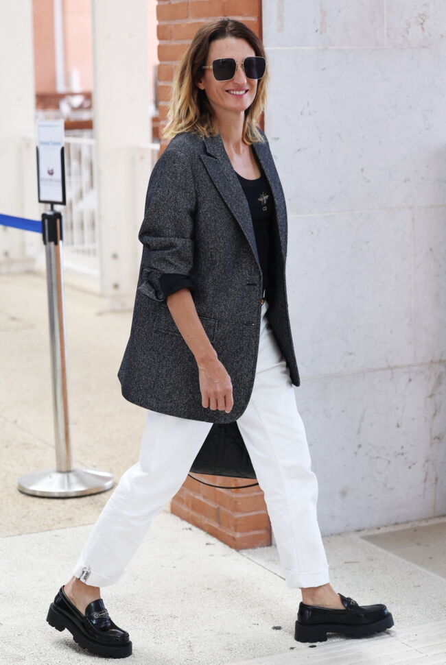 Camille Cottin majestueuse, elle opte pour une robe dans la couleur la ...