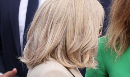 Comment reproduire le brushing de Brigitte Macron à la maison ? Les ...