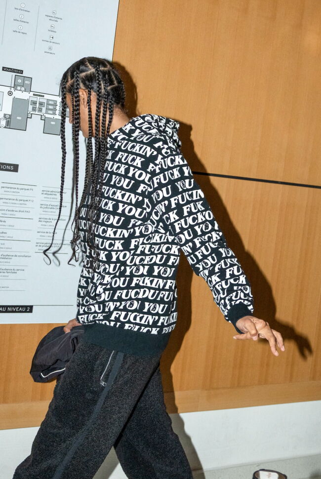 Procès de Gérard Depardieu : après son pull provocateur, les dessins dévoilés par sa fille ...