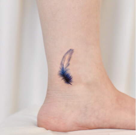 Tatouage Plume Cheville