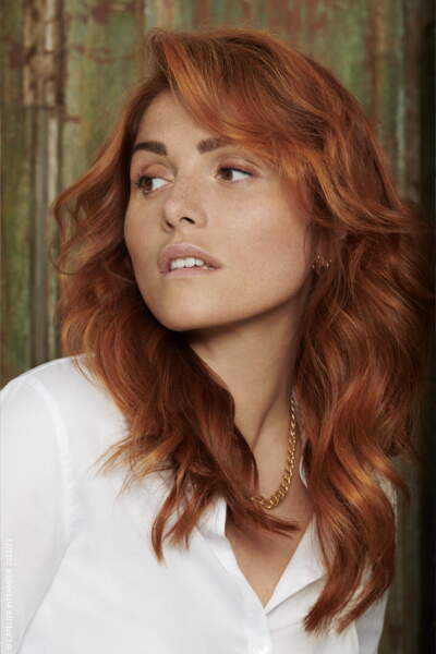 Frange rideau longue : 20 idées de coiffures tendance pour l'adopter ...