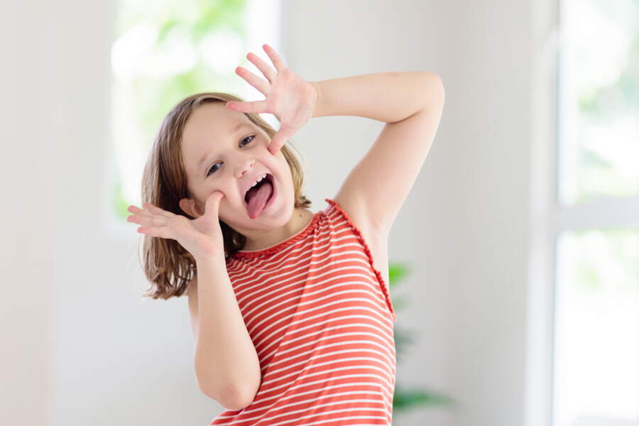 Blagues pour enfants : 40 histoires drôles qui les feront rire aux ...