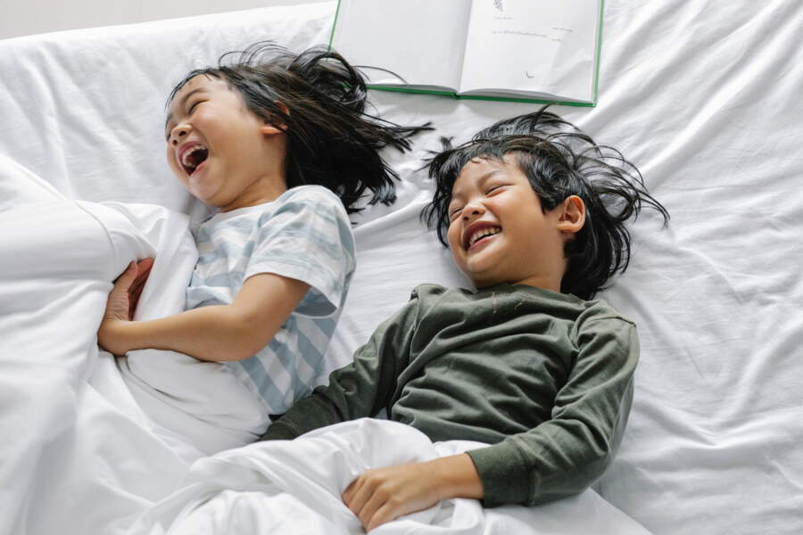 Blagues pour enfants : 40 histoires drôles qui les feront rire aux ...