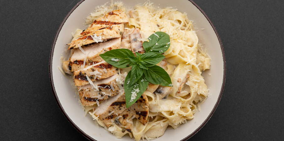 Déjeuner ou dîner rapide : 45 recettes de pâtes au poulet - Femme Actuelle