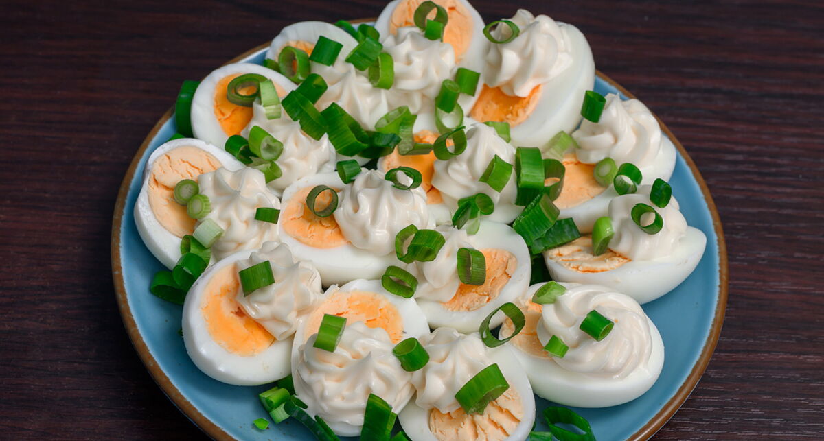 Oignons nouveaux : 50 idées de recettes gourmandes pour bien les ...