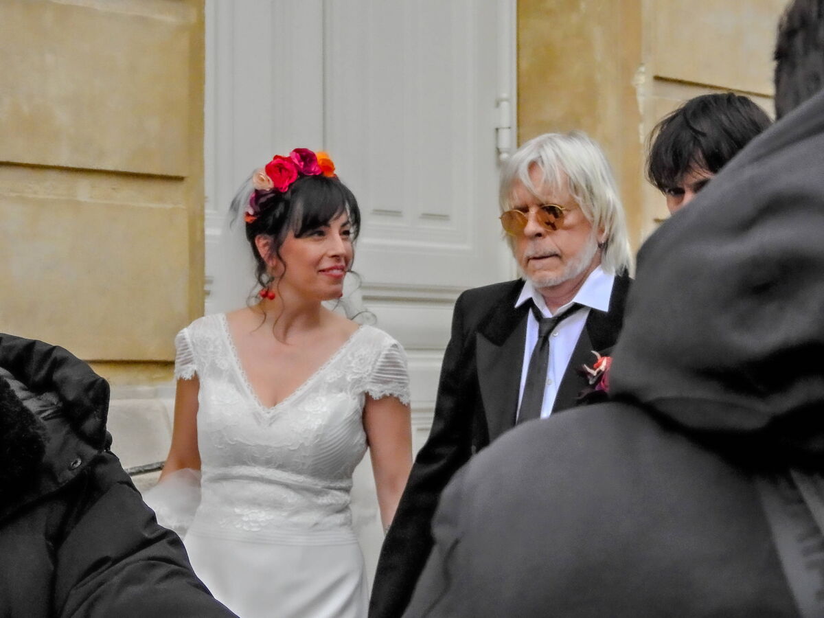 Le chanteur Renaud a épousé sa compagne Cerise : les photos de leur mariage - Femme Actuelle